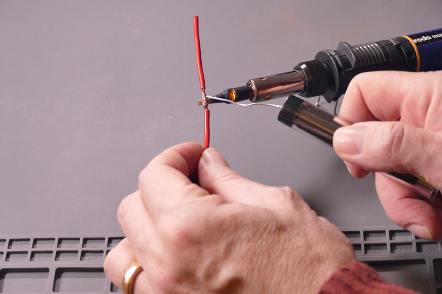 Correct technique for soldering wires together | Iroda